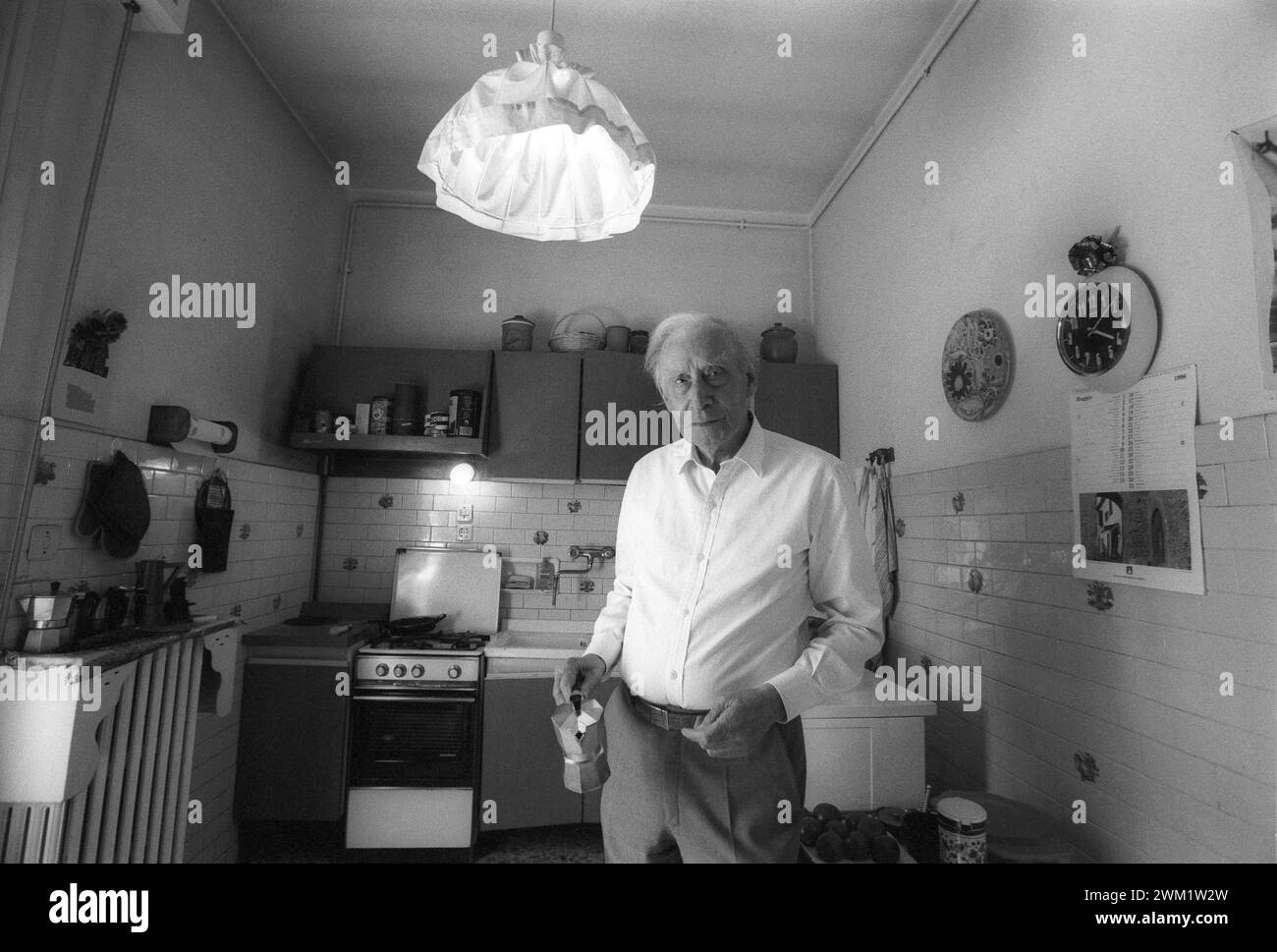 MME4728302 Florence, 1998. Italian poet Mario Luzi in his home/Firenze ...