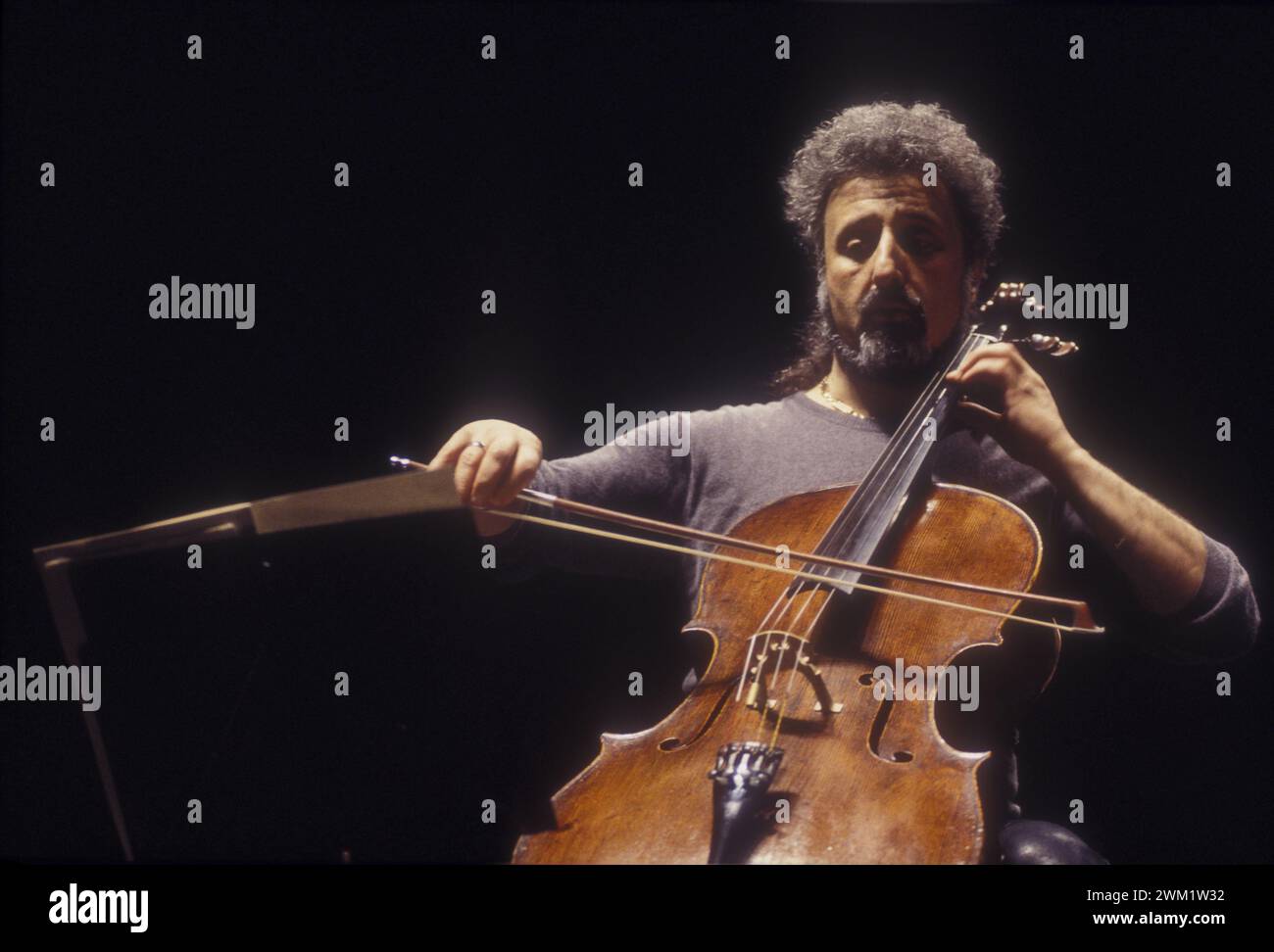 Violoncellisti hi-res stock photography and images - Alamy