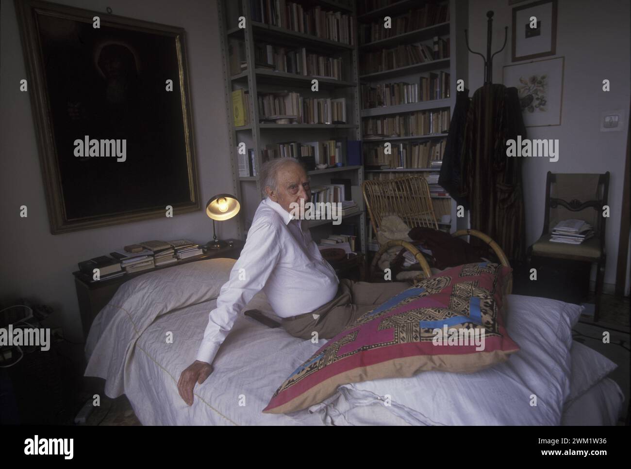 MME4728103 Florence, 1998. Italian poet Mario Luzi in his home/Firenze ...