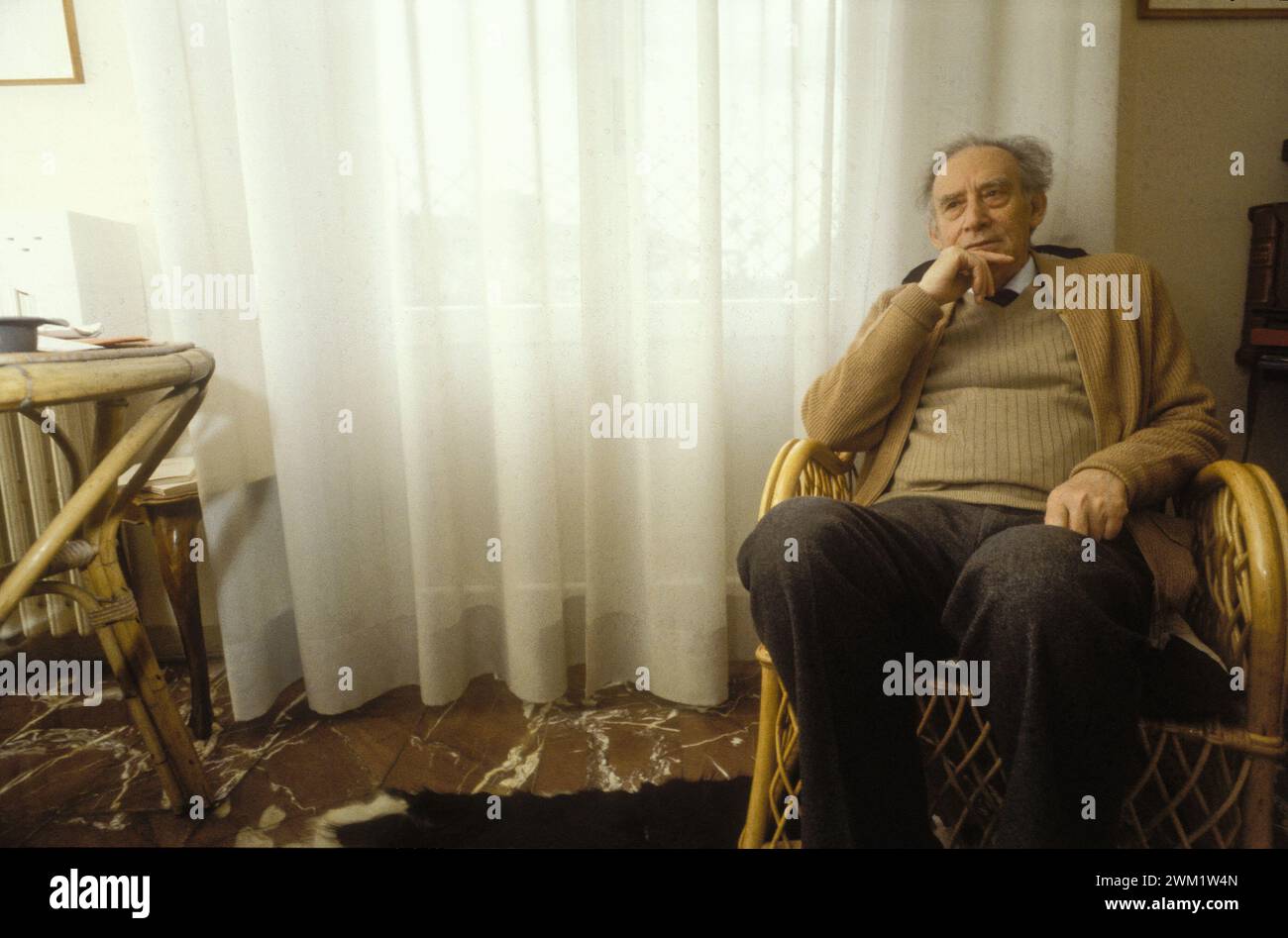 MME4728427 Florence, 1979. Italian poet Mario Luzi in his home/Firenze ...