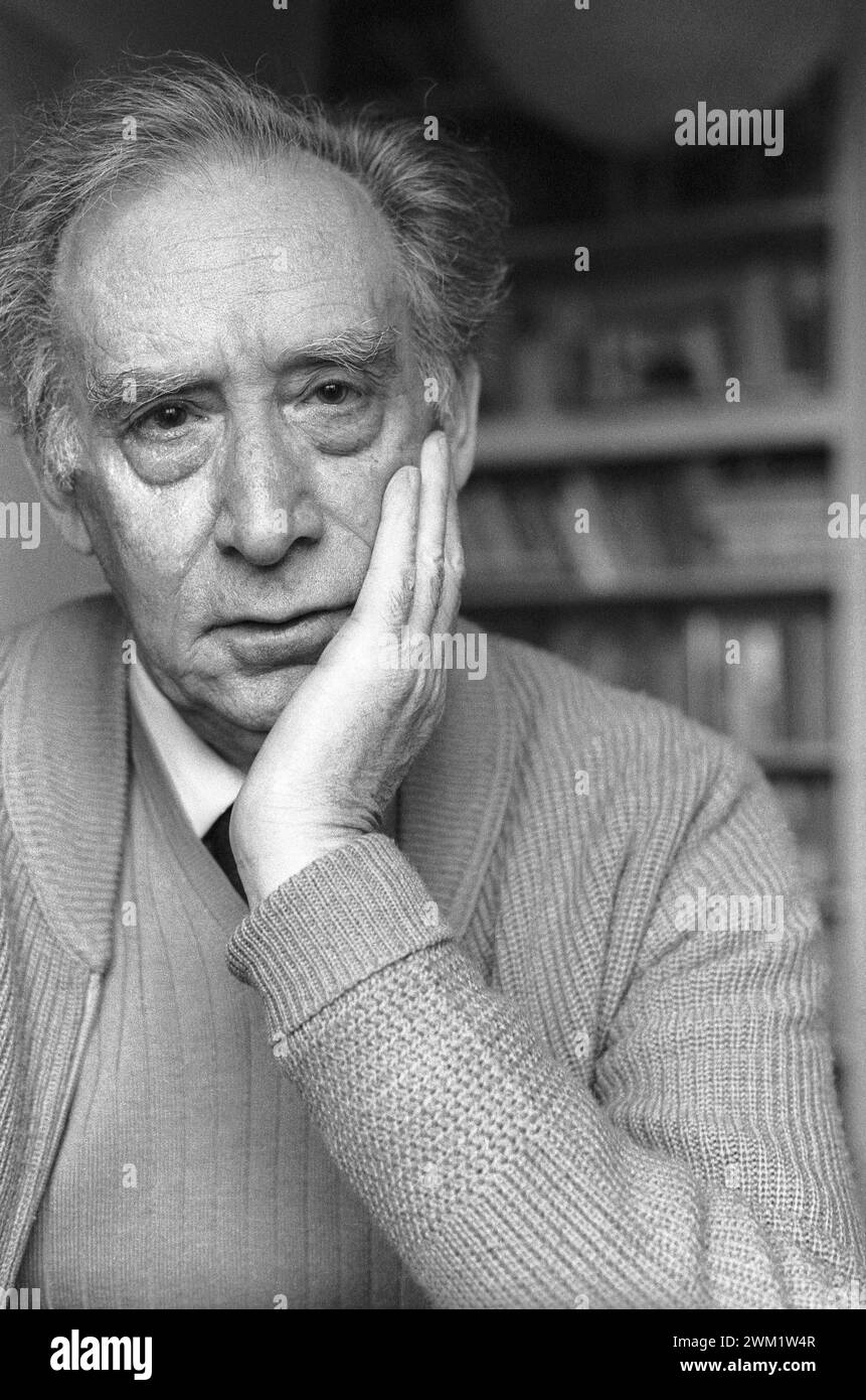 MME4728476 Florence, 1979. Italian poet Mario Luzi in his home/Firenze ...