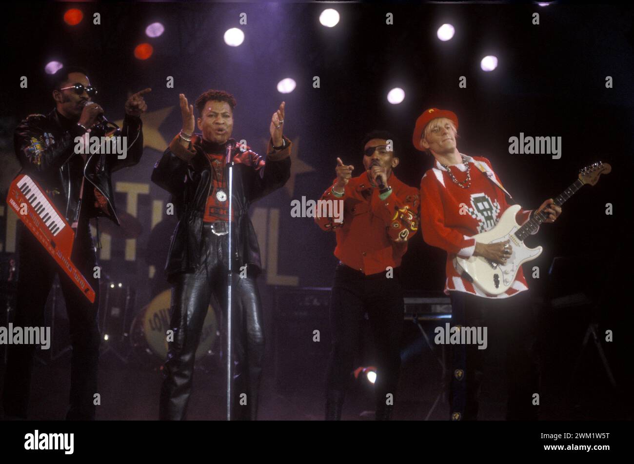 Gruppi pop inglesi hi-res stock photography and images - Alamy