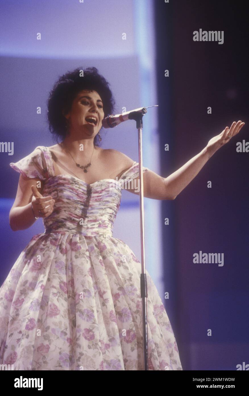MME4731929 Sanremo Music Festival 1989. Italian actress Marisa Laurito ...