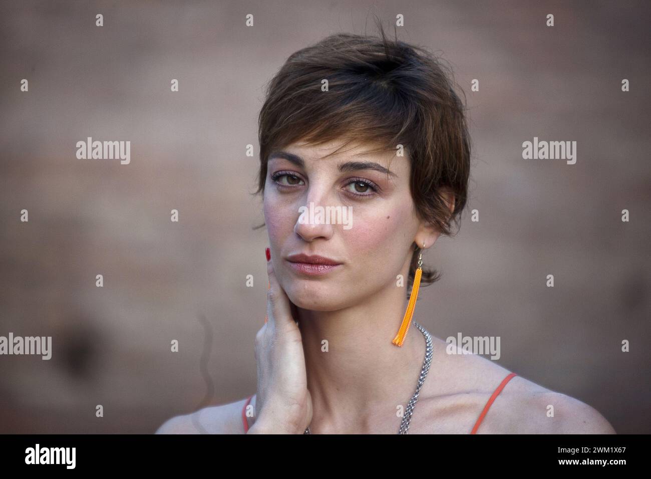 Orecchini pendenti hi-res stock photography and images - Alamy
