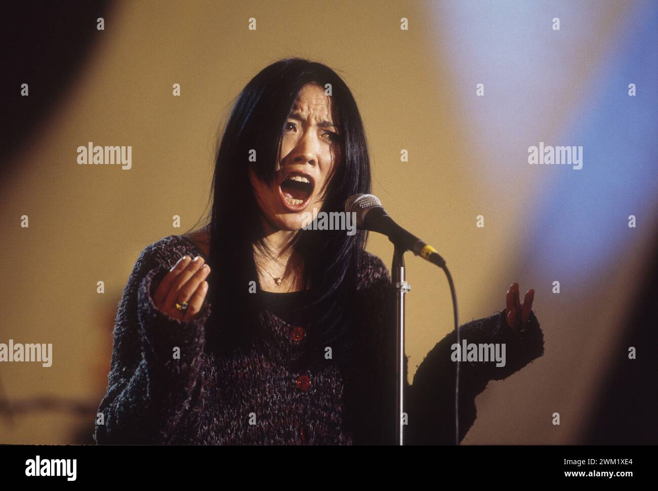 Cantanti cinesi hi-res stock photography and images - Alamy