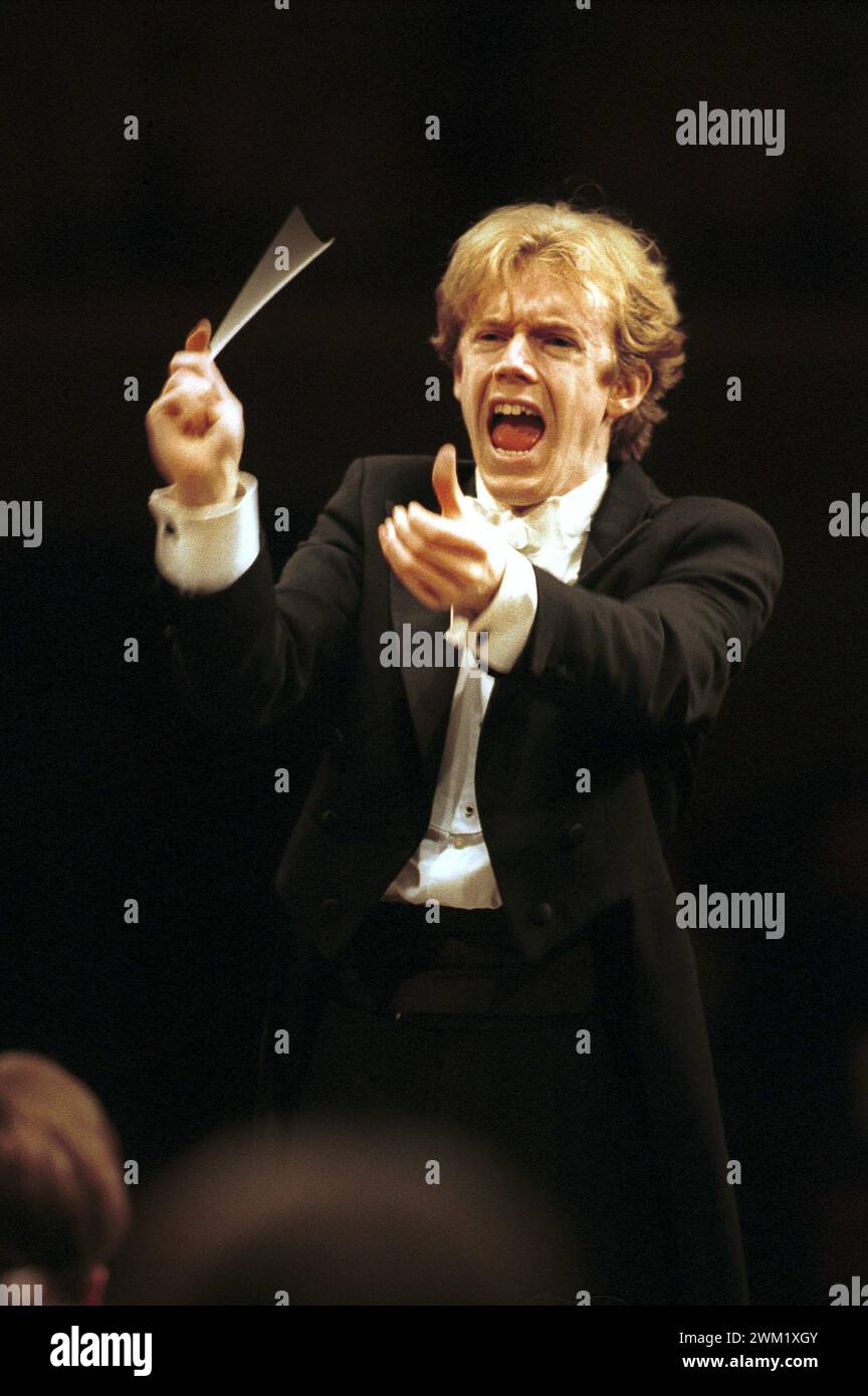 English female pianists hi-res stock photography and images - Alamy