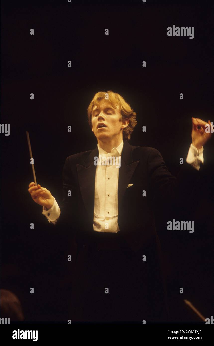 English female pianists hi-res stock photography and images - Alamy