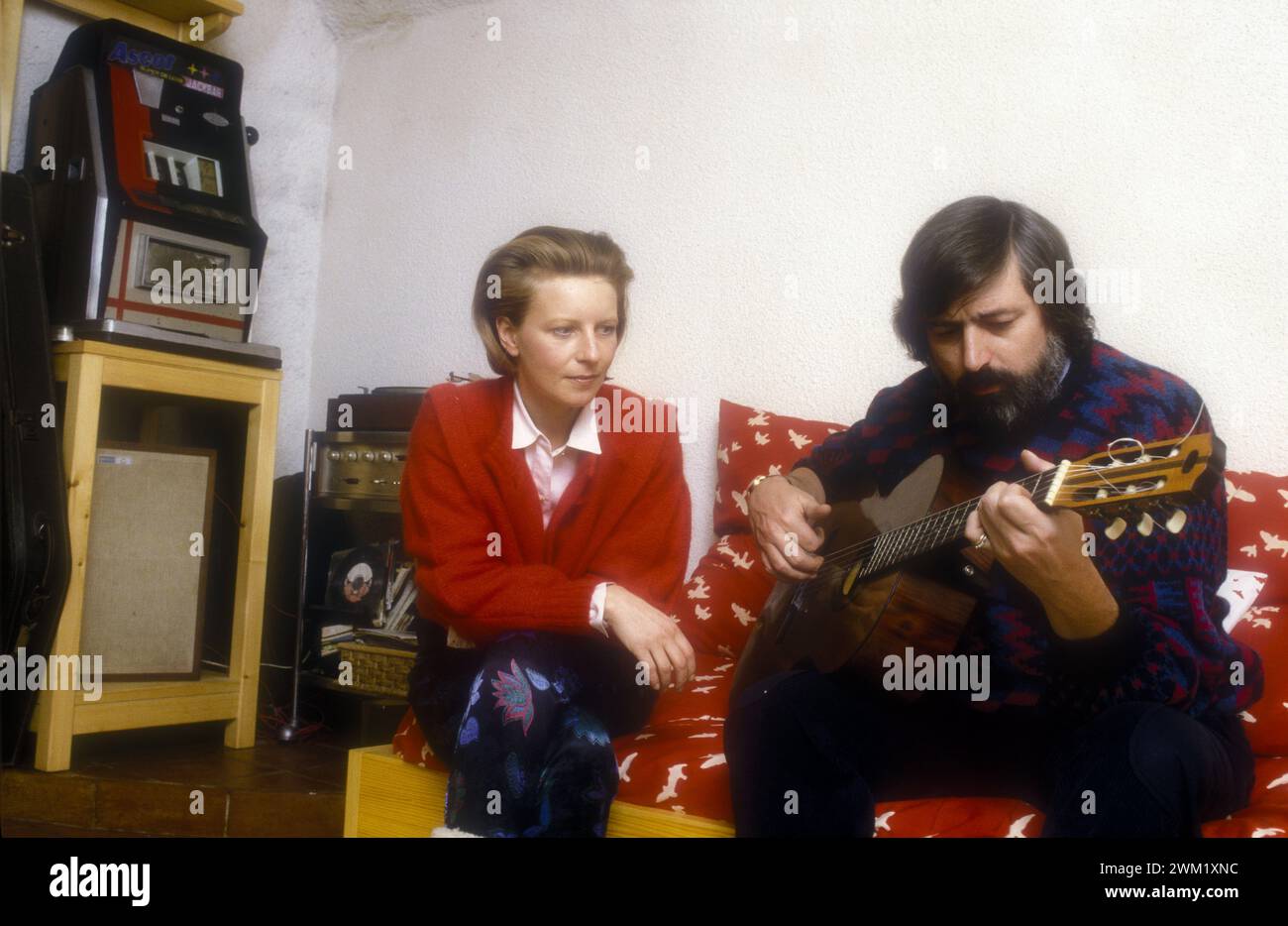 Moglie di casa hi-res stock photography and images - Alamy