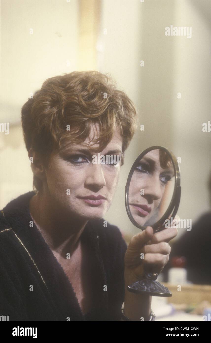 The actresses dressing room hi-res stock photography and images - Alamy