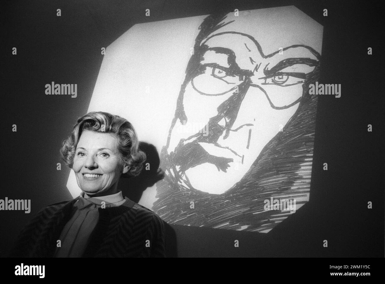 Women cartoonists hi-res stock photography and images - Alamy