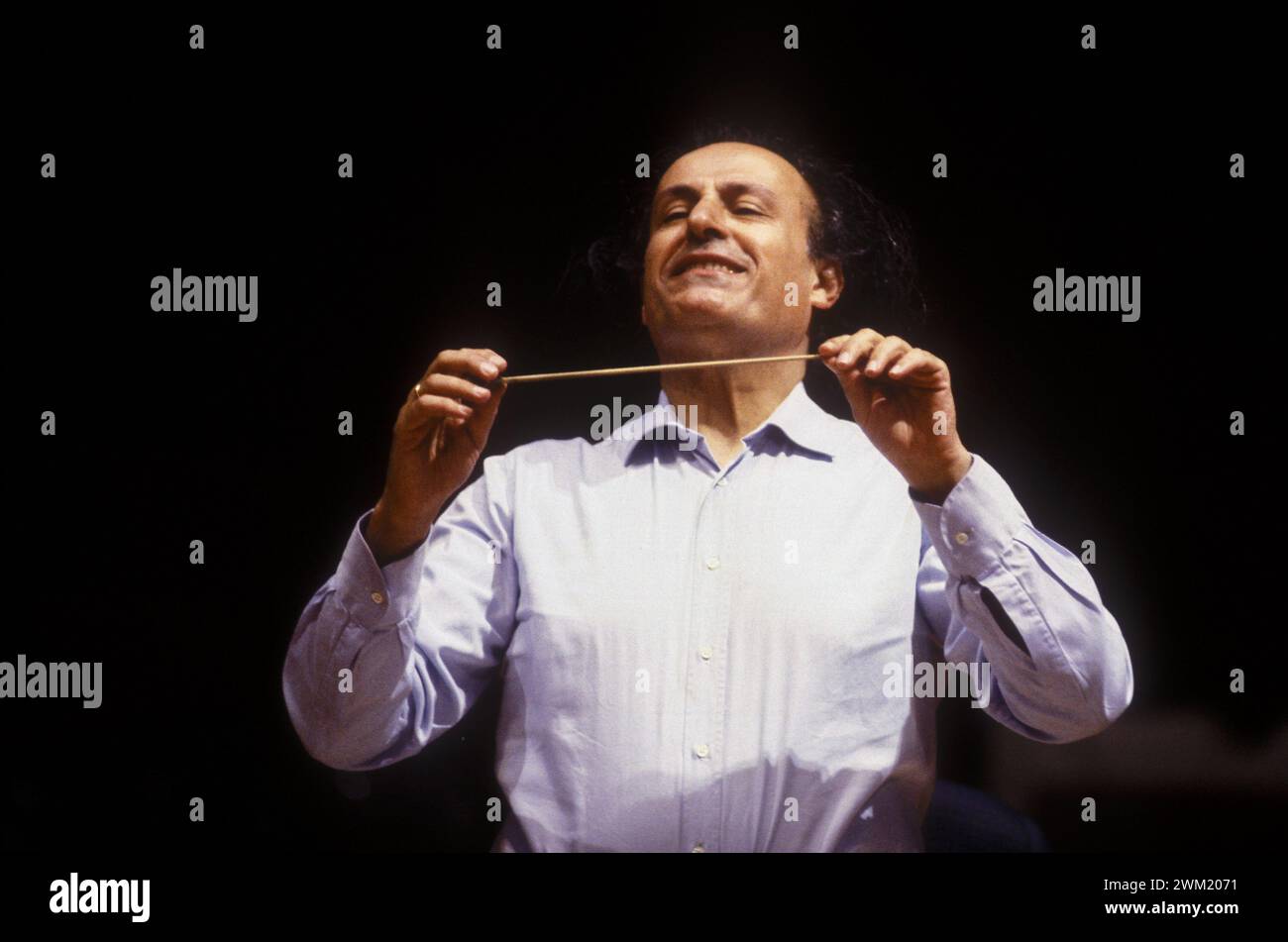 MME4752629 Turin, 1993. Israeli conductor Eliahu Inbal performing a ...