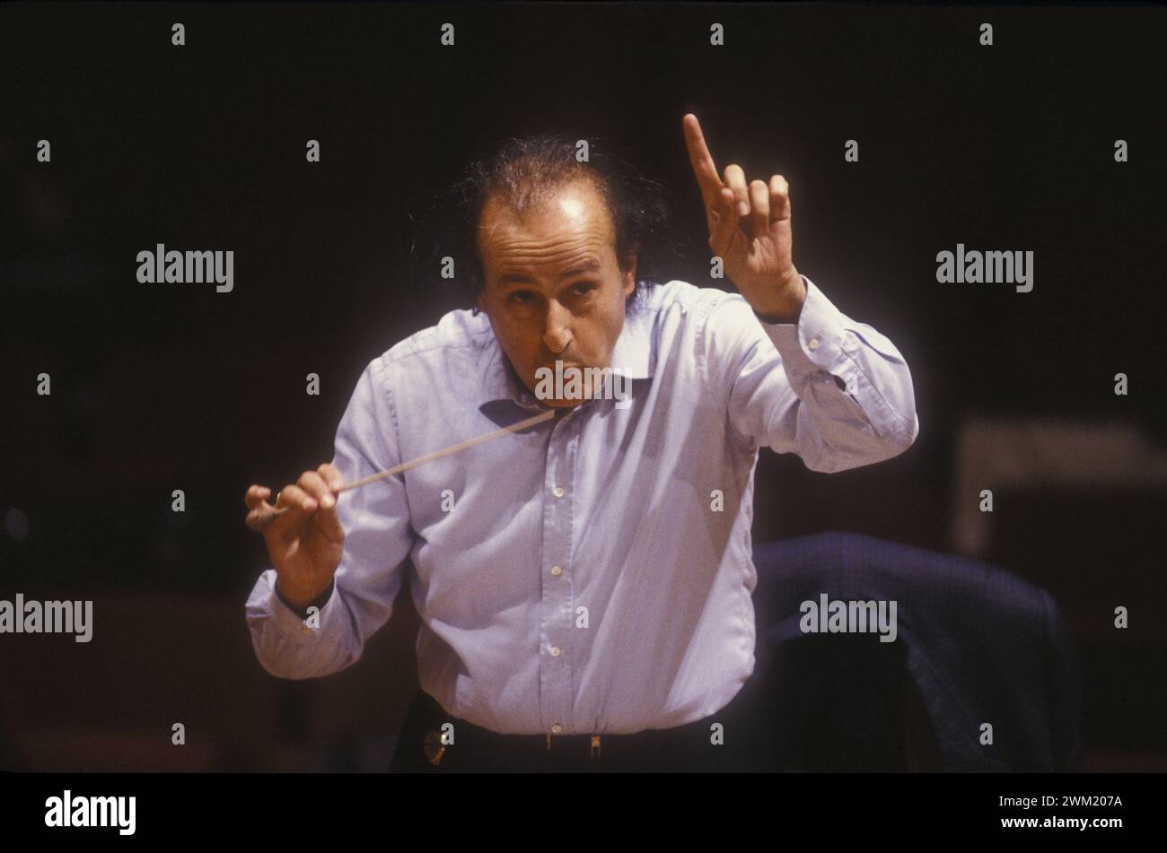 MME4752655 Turin, 1993. Israeli conductor Eliahu Inbal performing a ...