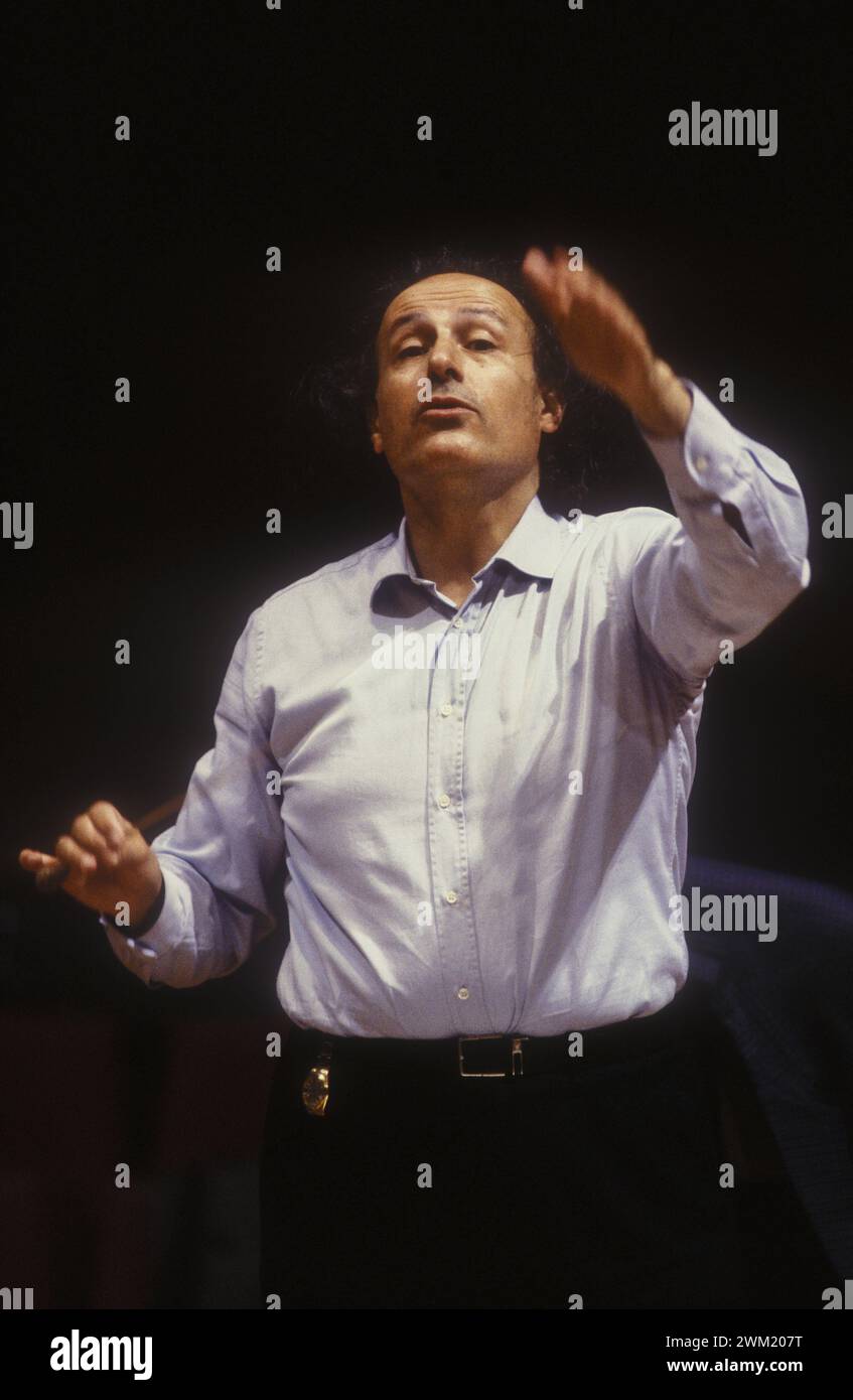 MME4752644 Turin, 1993. Israeli conductor Eliahu Inbal performing a ...