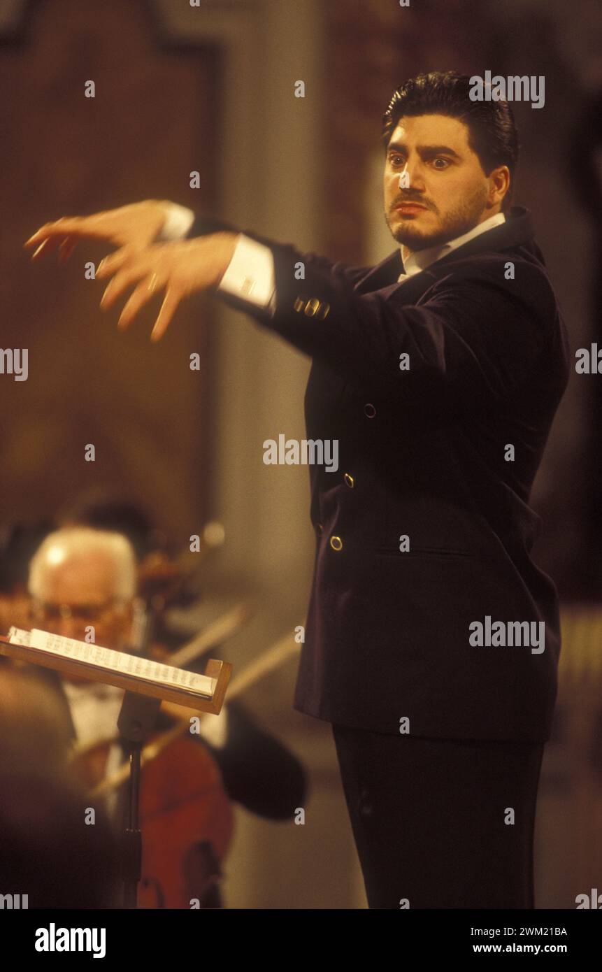 Tenor opera singer hi-res stock photography and images - Alamy