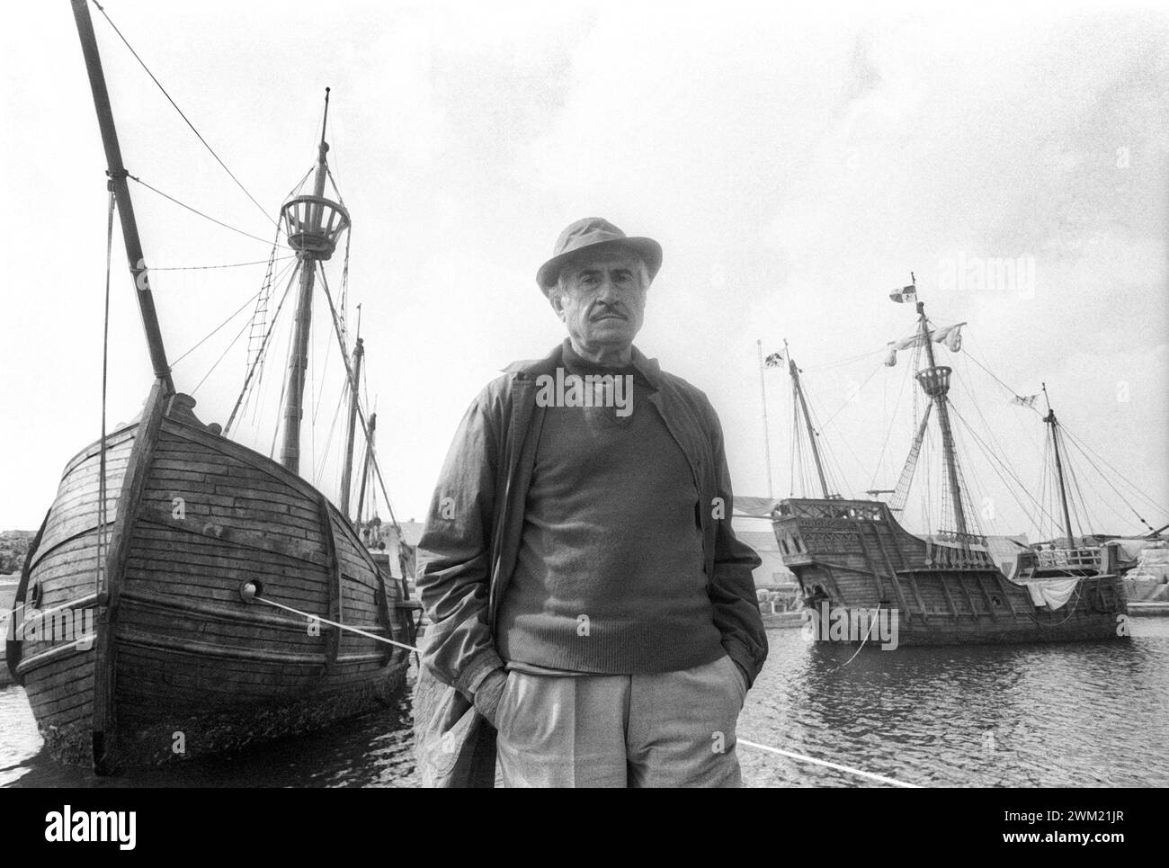 MME4761570 Malta, 1985. Italian set designer Mario Chiari on the set of ...