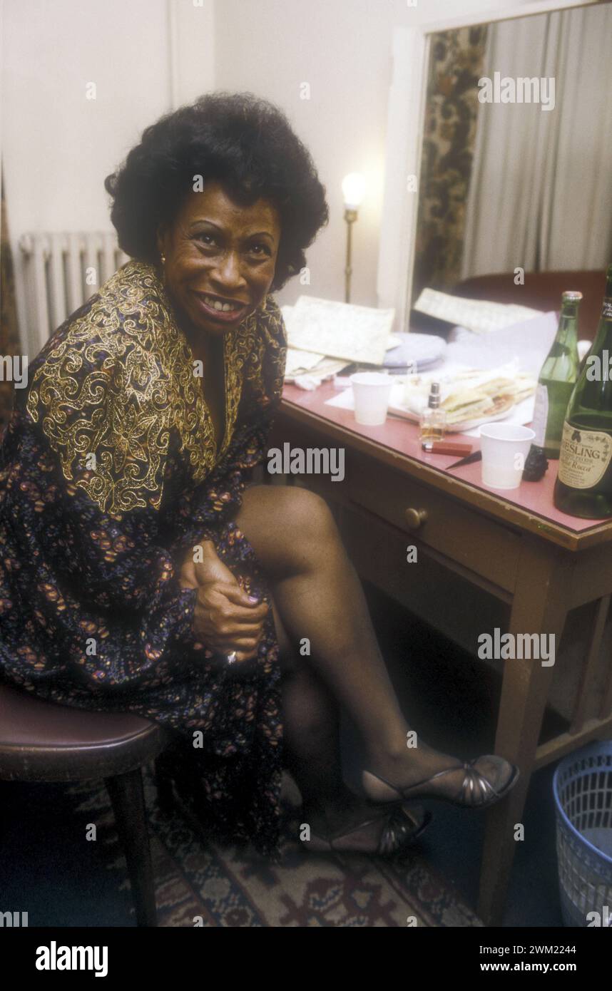 MME4764205 Rome, about 1985. Jazz singer Betty Carter in her dressing ...