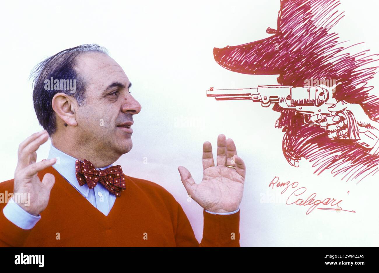MME4765726 Lucca, 1984. Italian cartoonist Renzo Calegari posing next ...