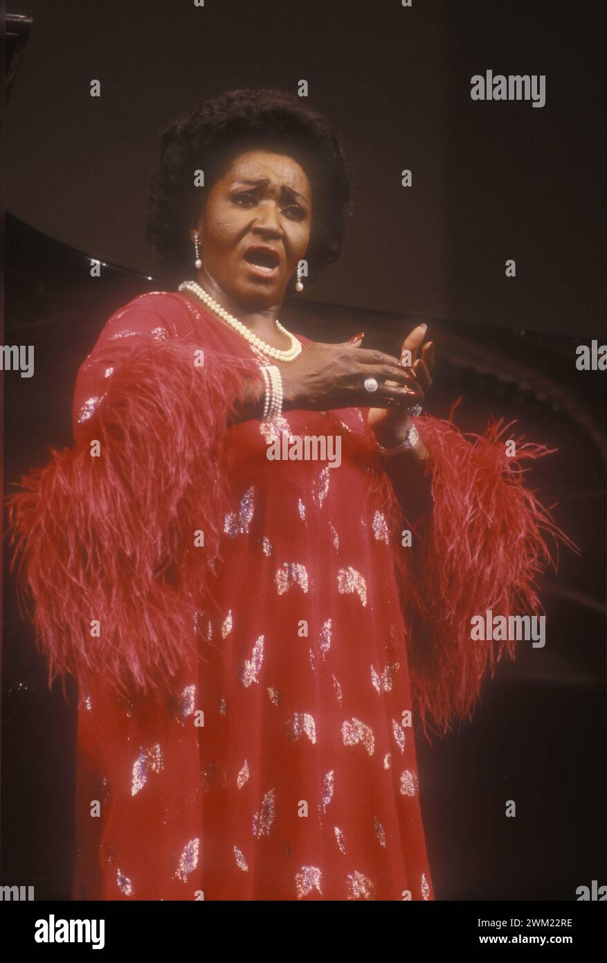 Cantanti liriche americana hi-res stock photography and images - Alamy