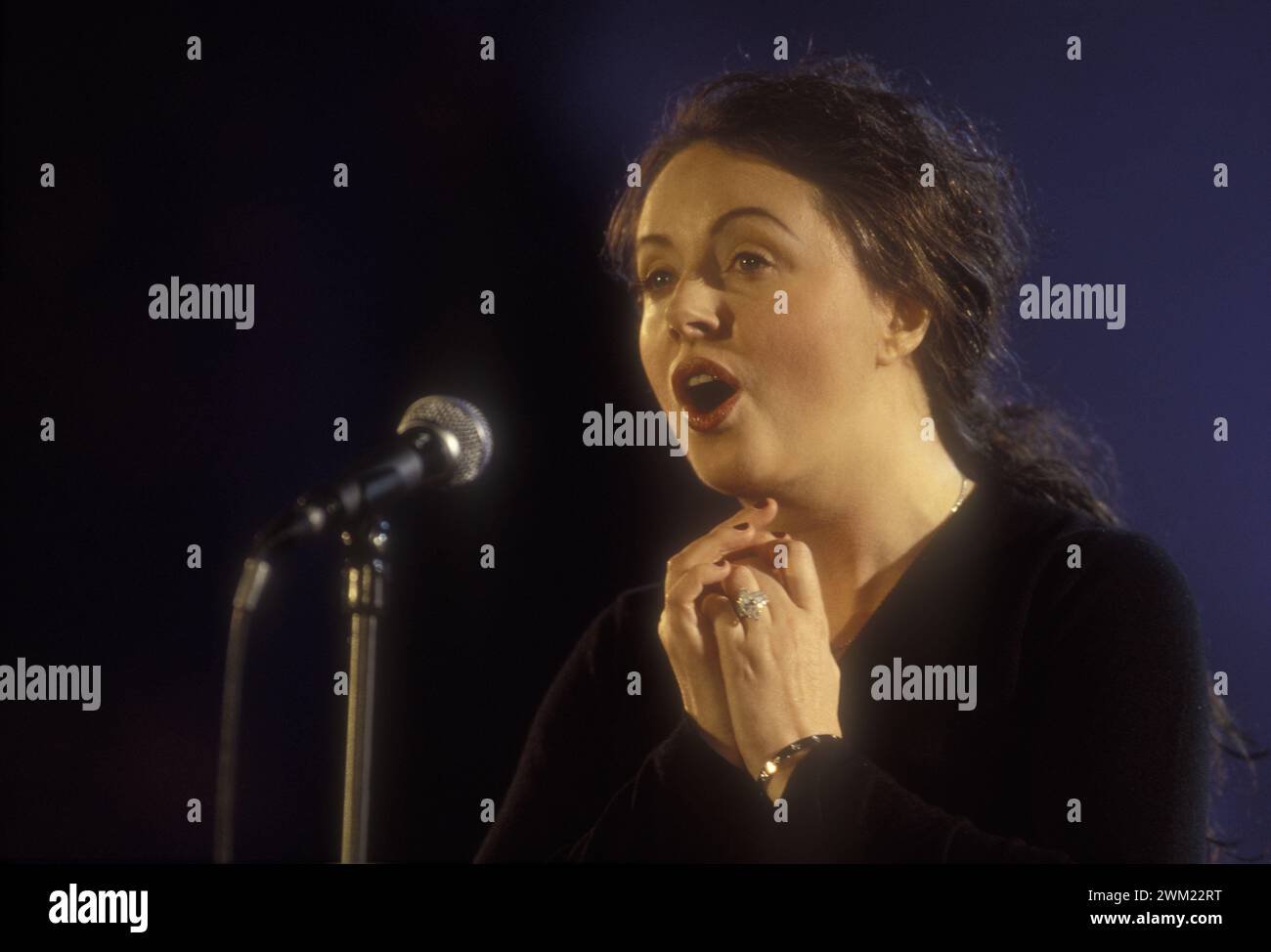 MME4766853 Vatican City, December 1998. British classic-pop soprano ...