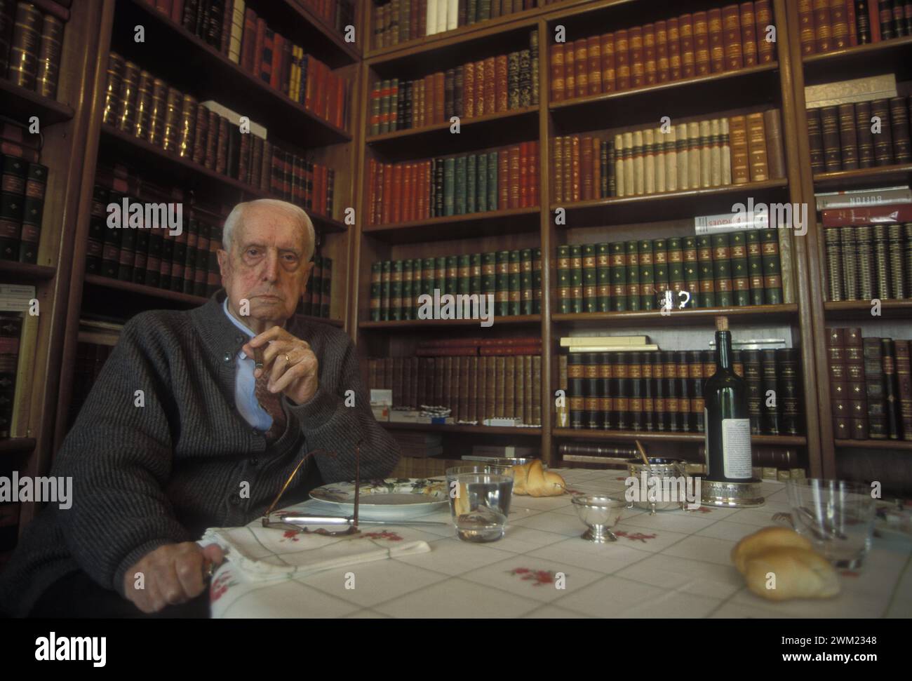 Critici letterari hi-res stock photography and images - Alamy