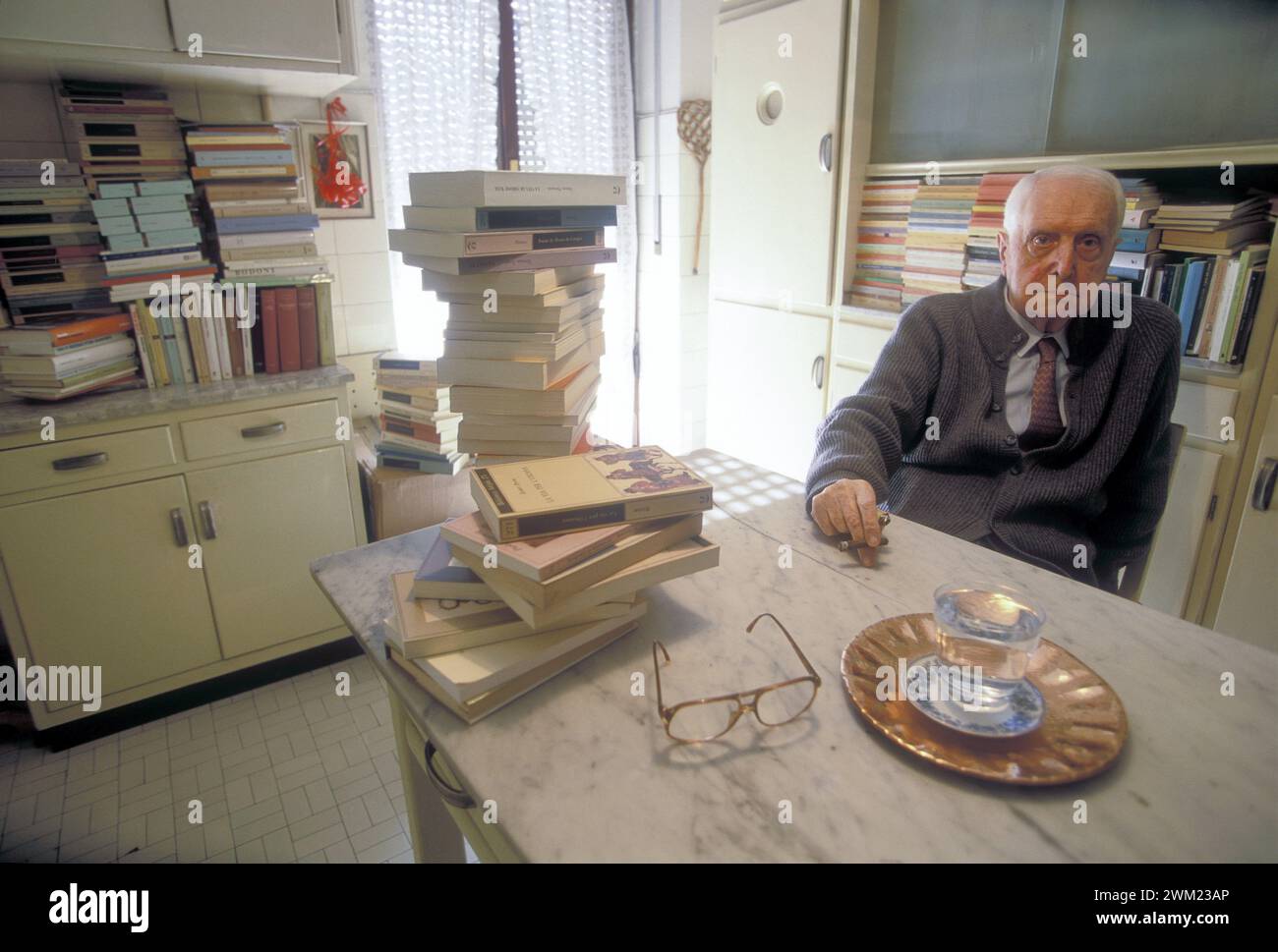 Critici letterari hi-res stock photography and images - Alamy