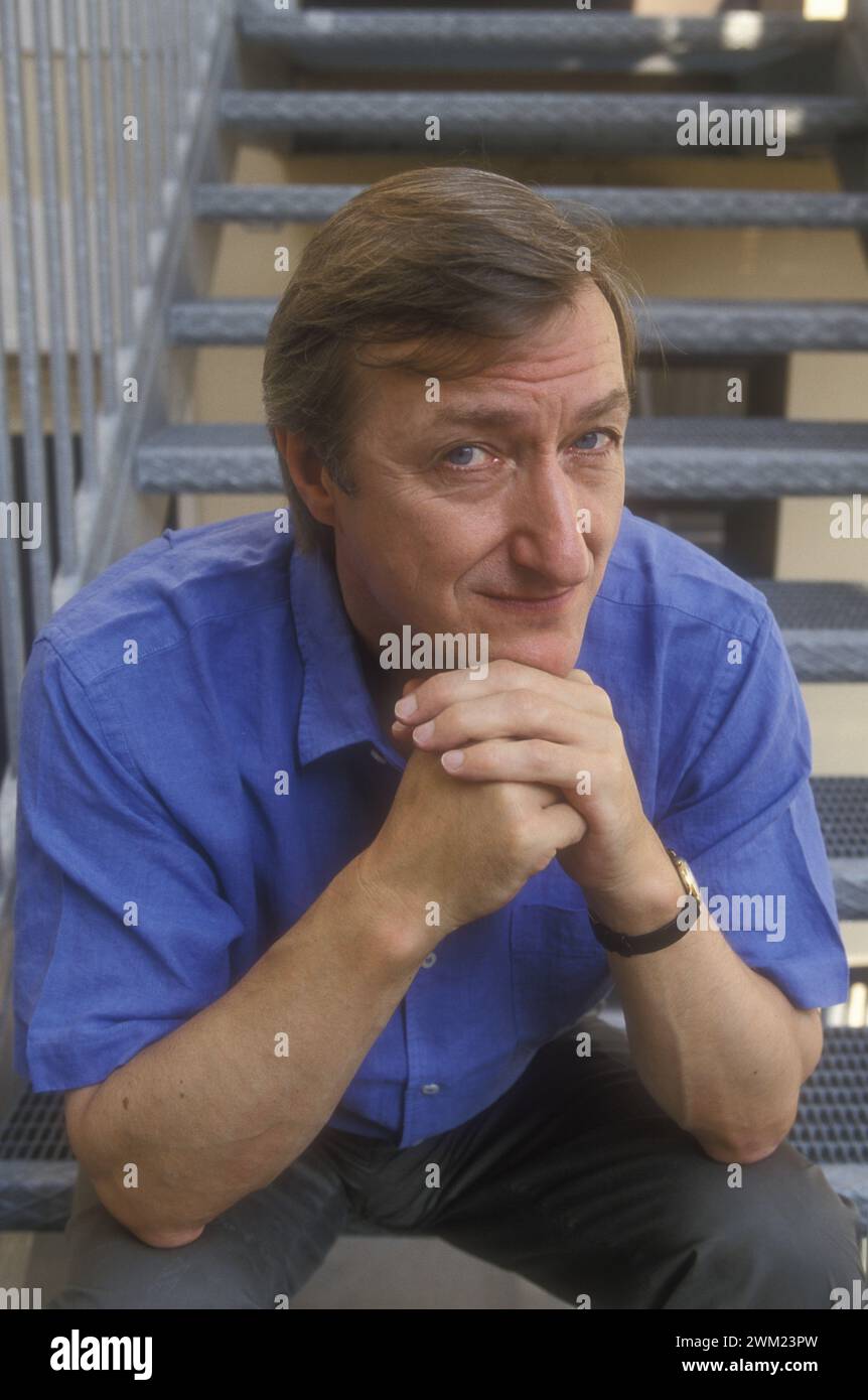 Julian barnes writer hi-res stock photography and images - Alamy
