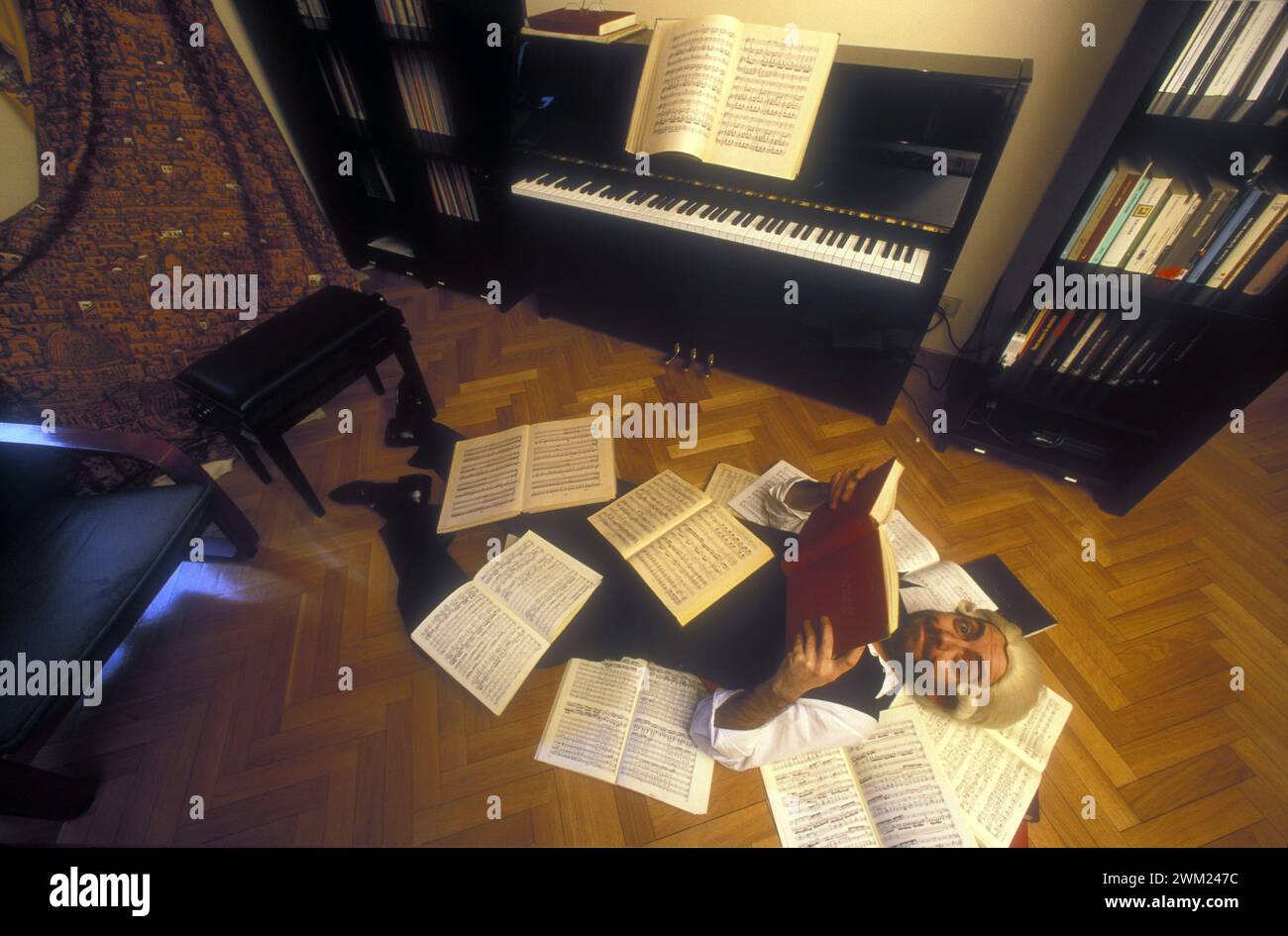 Baritoni hi-res stock photography and images - Alamy