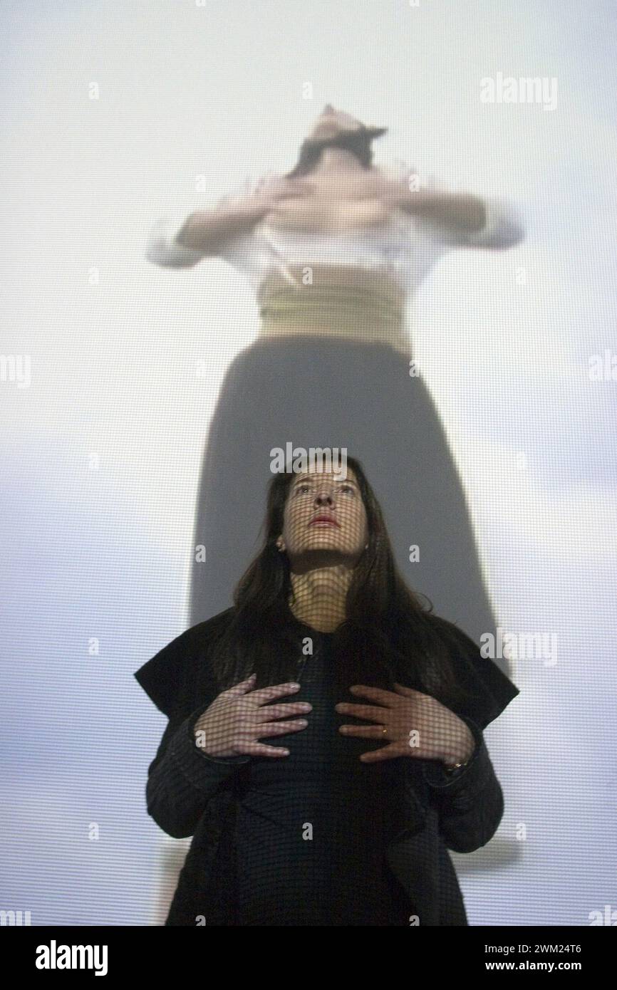 Operere di marina abramovic hi-res stock photography and images - Alamy