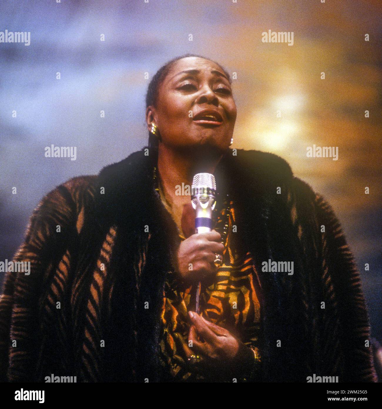 American opera singer hi-res stock photography and images - Alamy