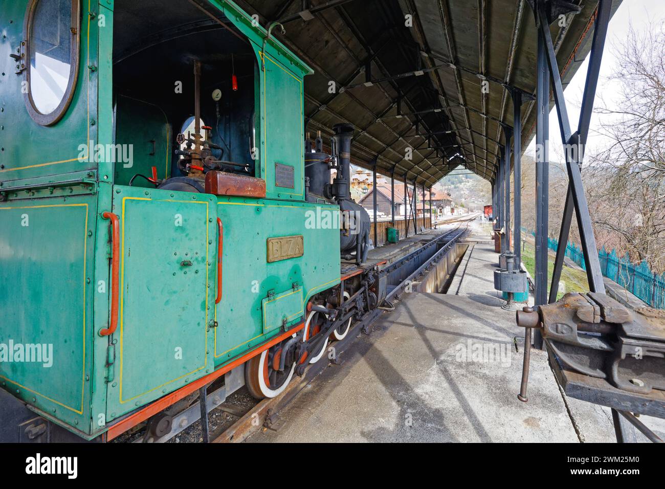 Old steam locomotive in garage hi-res stock photography and images - Alamy