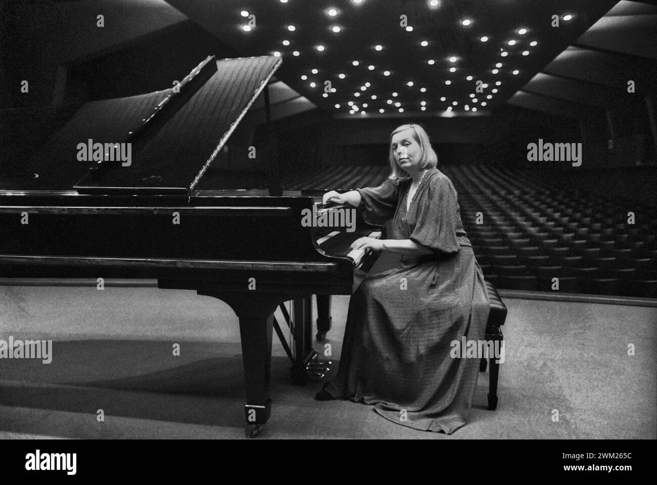 Maria tipo Black and White Stock Photos & Images - Alamy