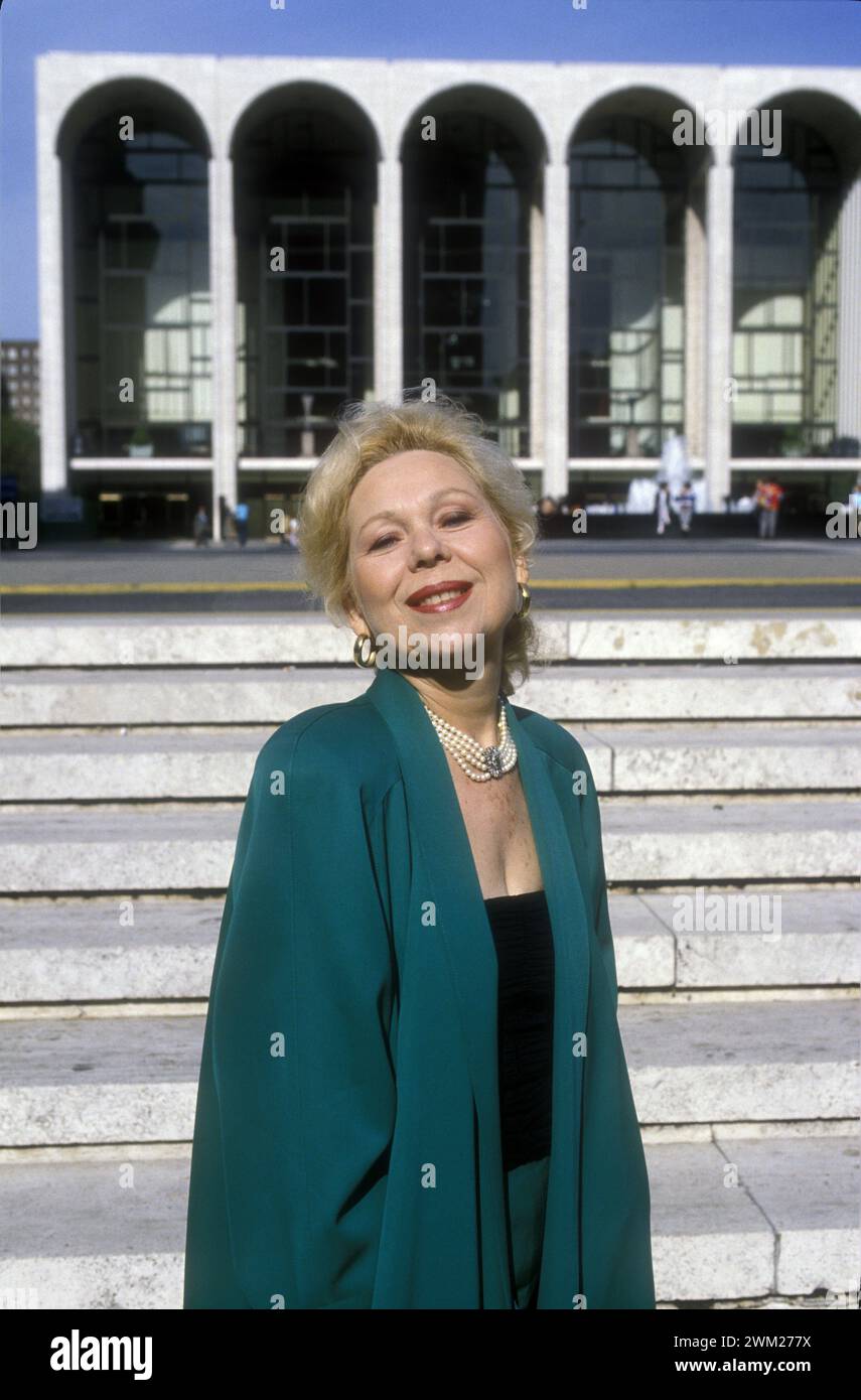 Italian female opera singers hi-res stock photography and images - Alamy