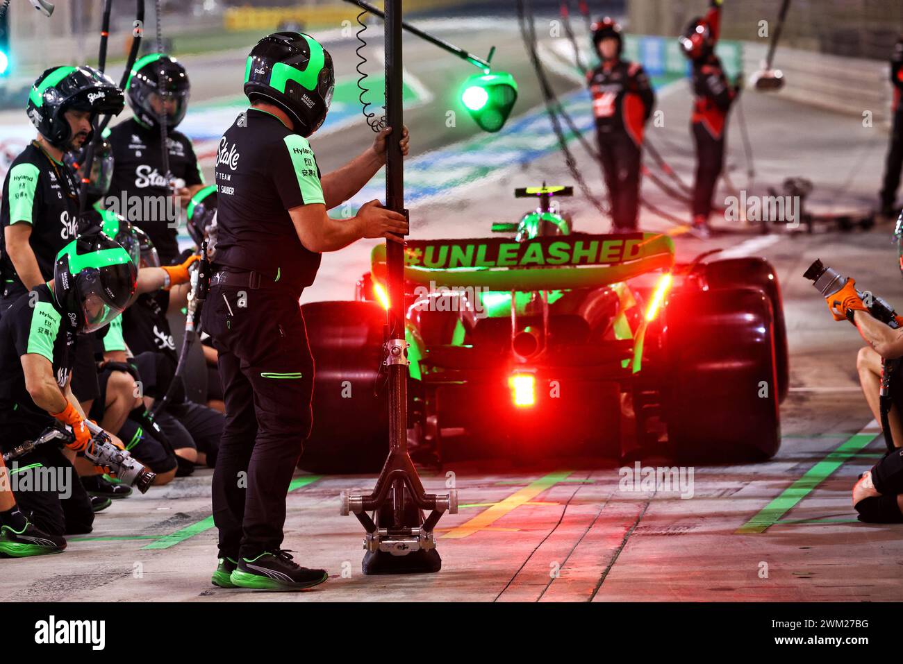 Sauber f1 team practices a pit stop hi-res stock photography and images ...