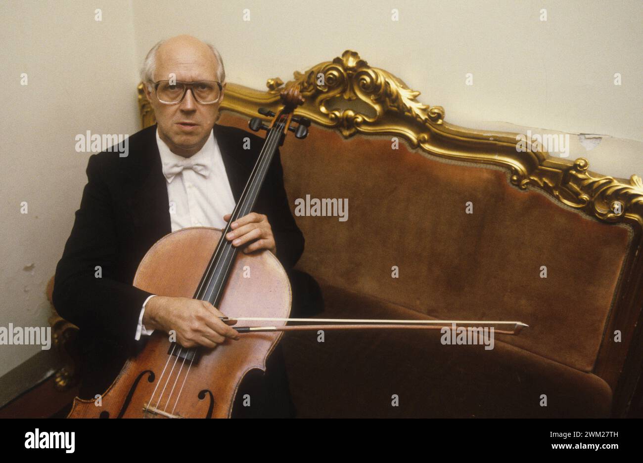 Russian cellists hi-res stock photography and images - Alamy