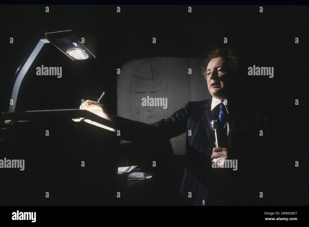 MME4798582 Italian physicist Tullio Regge during a lesson (1981)/Il ...