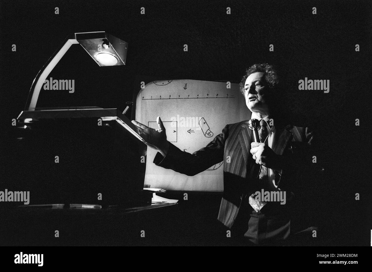 MME4798675 Italian physicist Tullio Regge during a lesson (1981)/Il ...