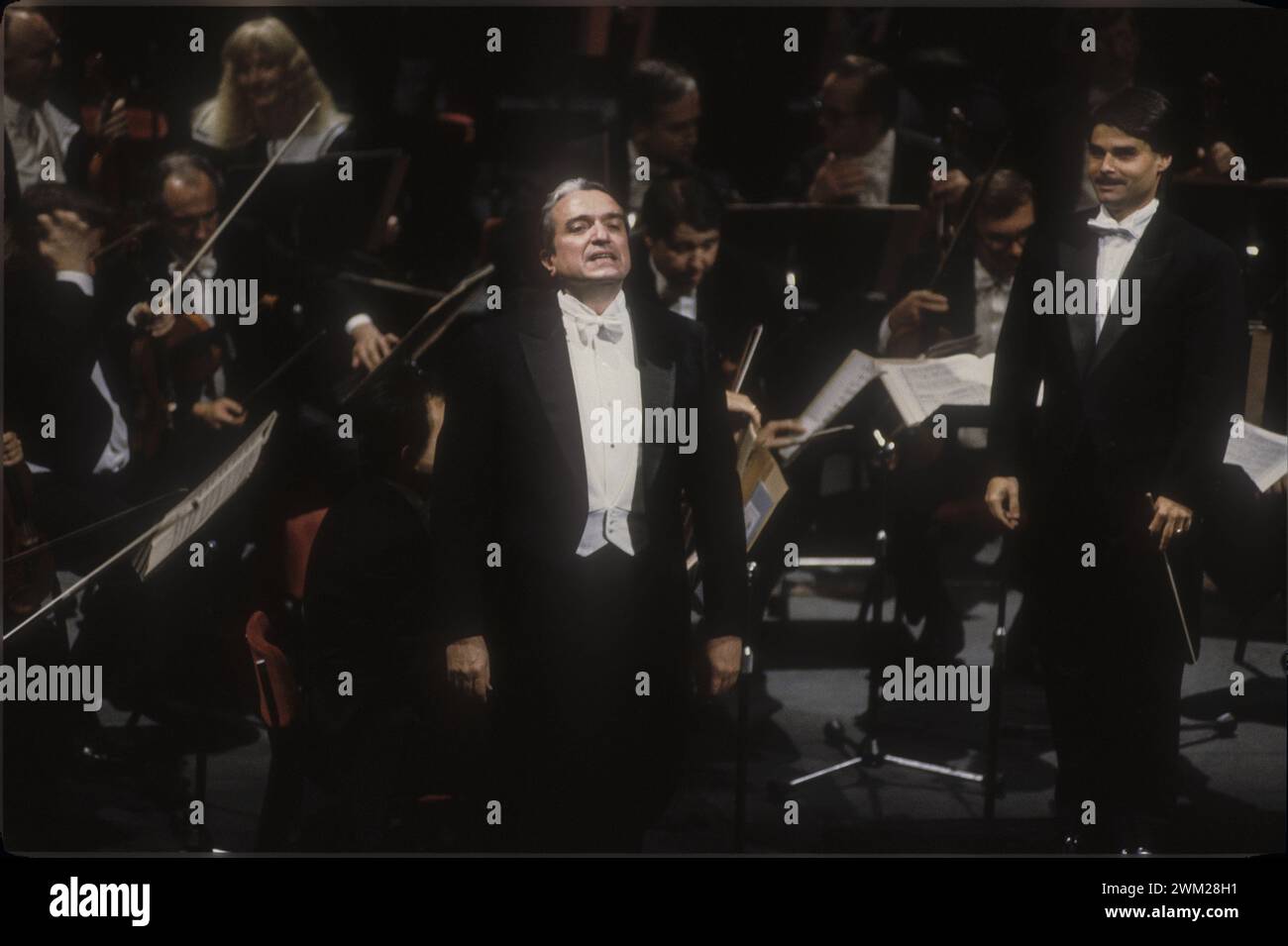 MME4799635 Italian bass-baritone opera singer Ruggero Raimondi greeting ...