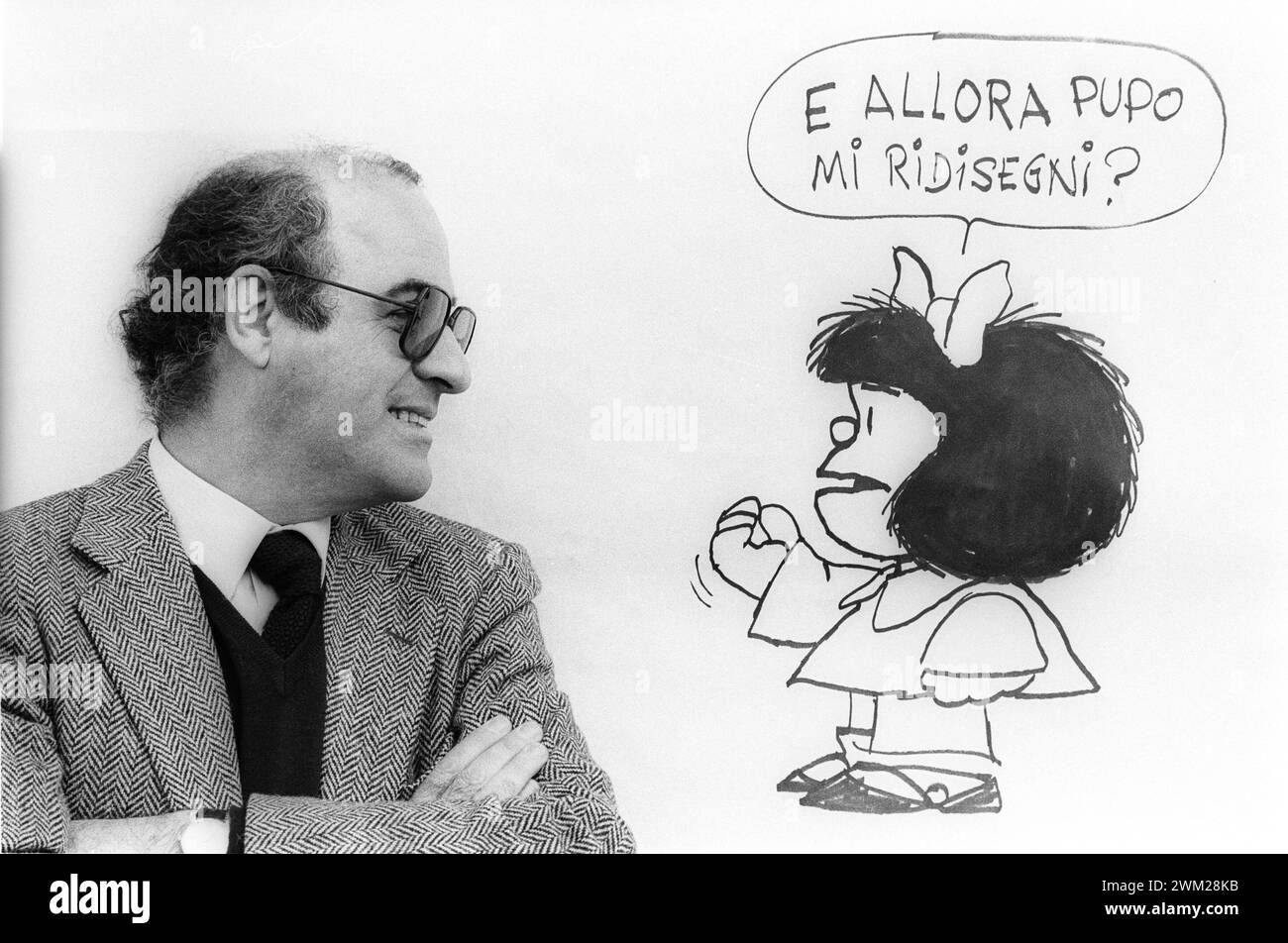 MME4800132 Lucca, 1984. Argentinian cartoonist Quino posing next to a ...