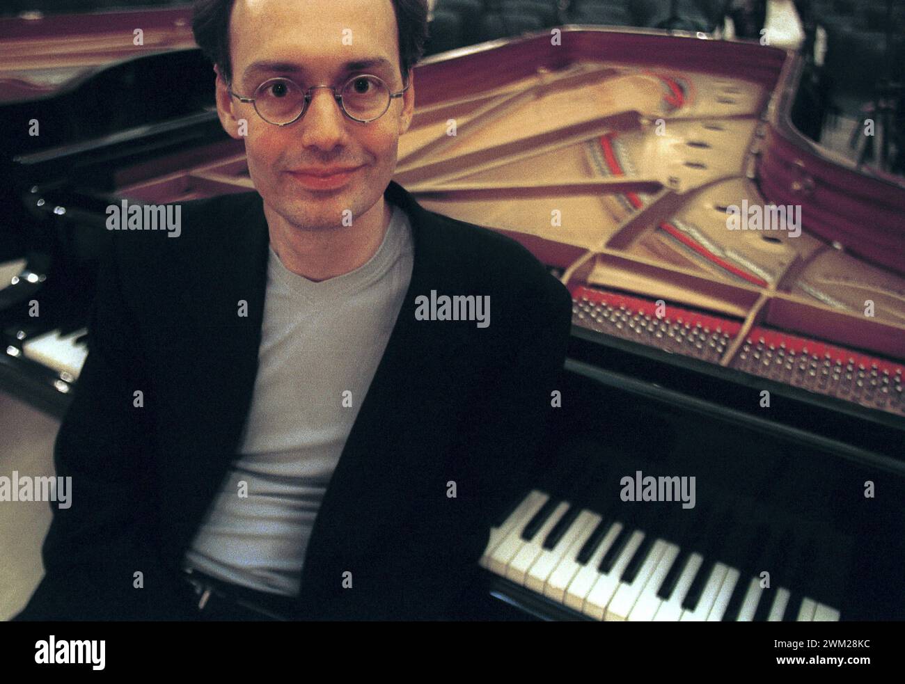 MME4800192 Rome, Palazzo delle Esposizioni, November 1999. Composer Michael Harrison poses ...