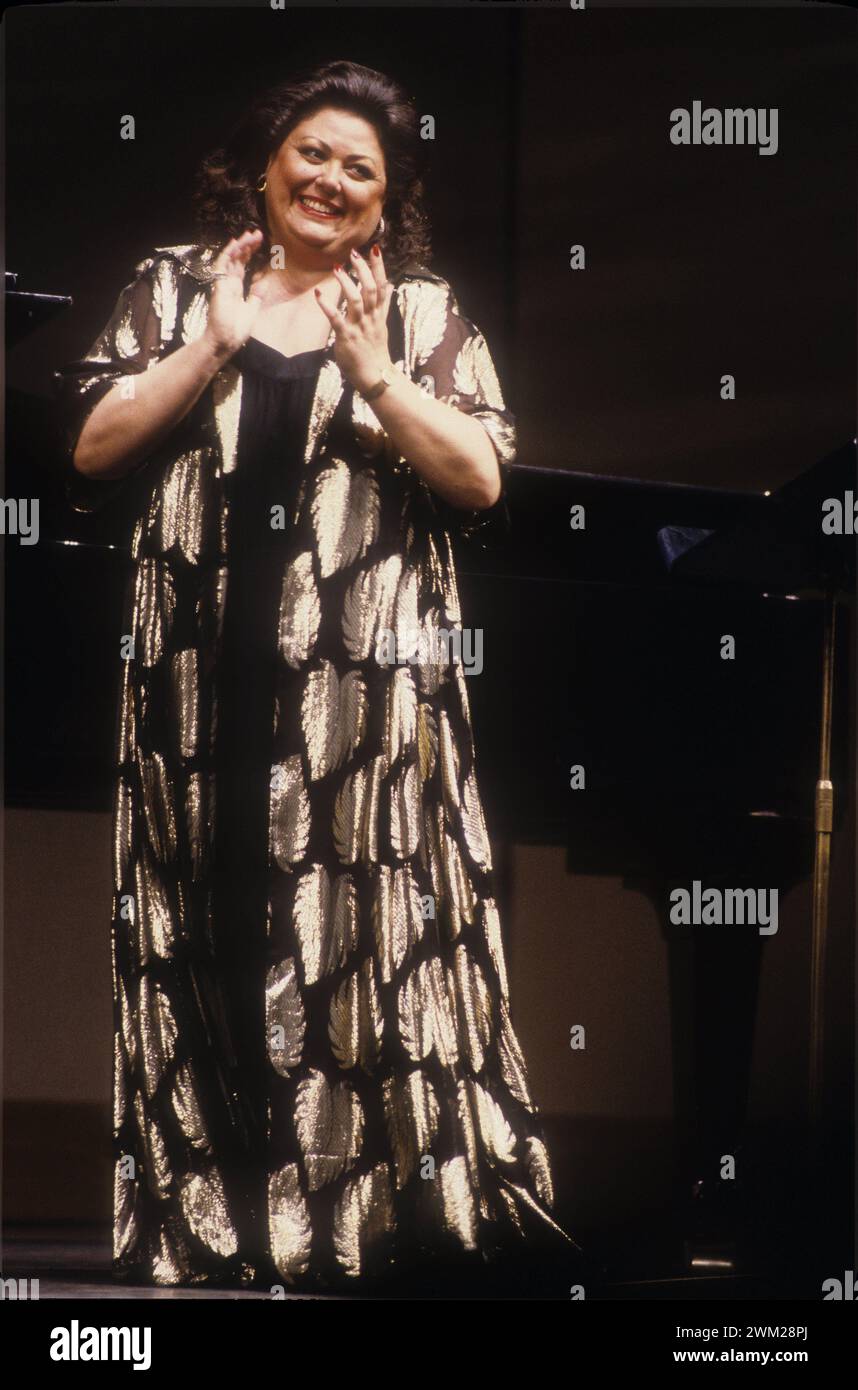 Cantanti liriche inglesi hi-res stock photography and images - Alamy