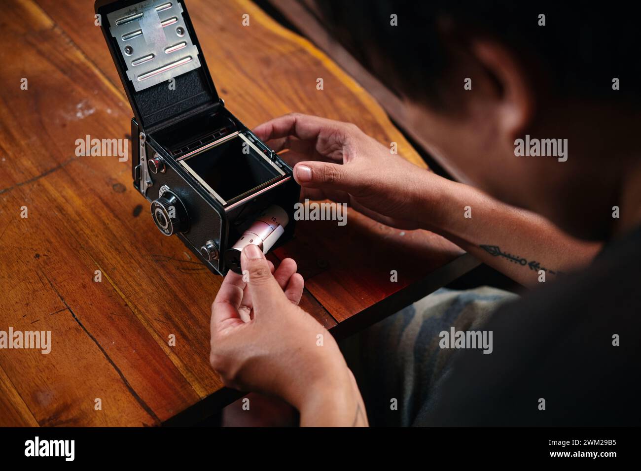 Film camera loading hi-res stock photography and images - Alamy