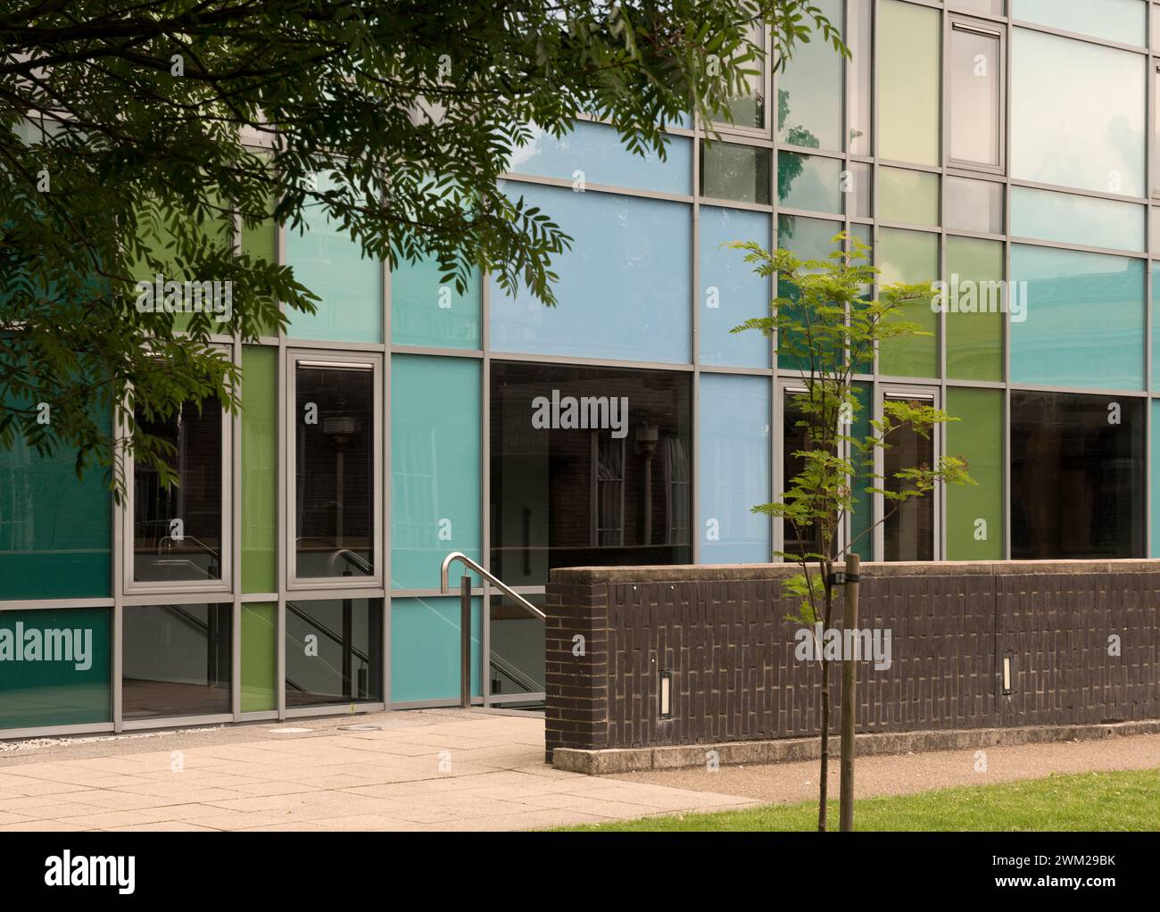 Architectural window details of the University of Glasgow buildings and ...