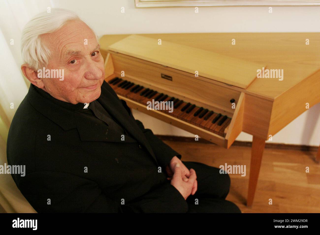 MME4805250 GEORG RATZINGER, brother of JOSEPH RATZINGER (Pope Benedict ...