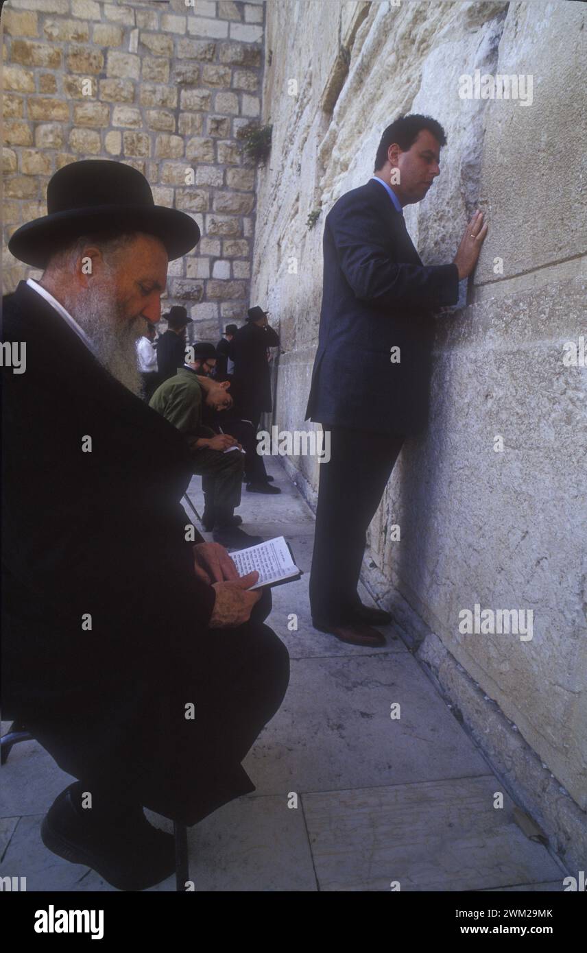 MME4806652 Jerusalem, 1991. Israeli conductor Daniel Oren praying at ...