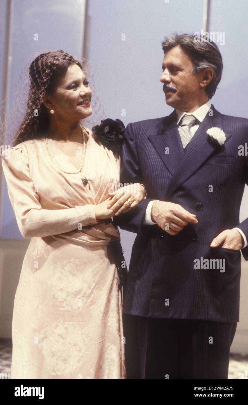 MME4809528 Actors Valeria Moriconi and Massimo De Francovich in ...