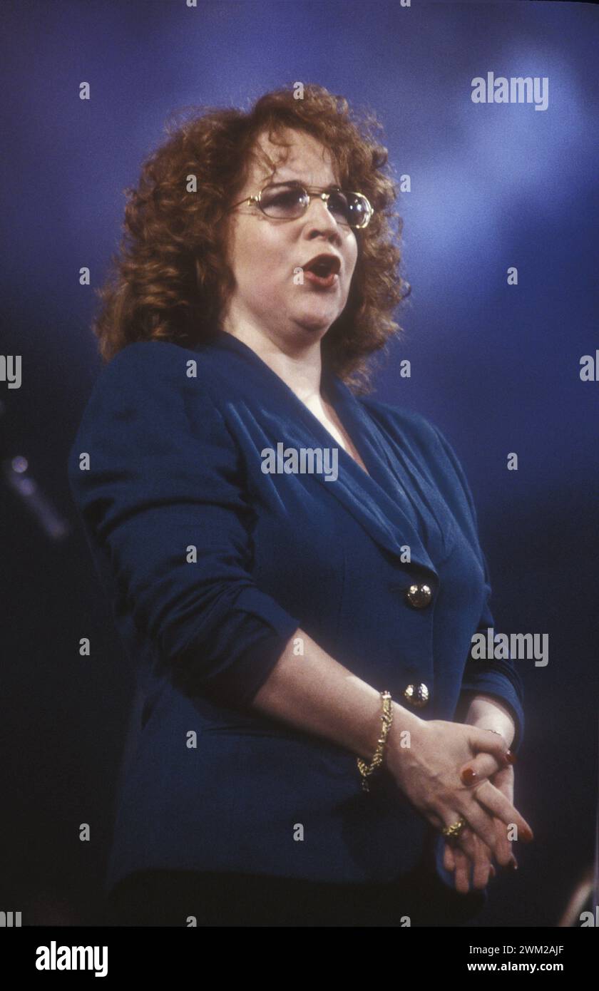 Cantanti liriche americana hi-res stock photography and images - Alamy