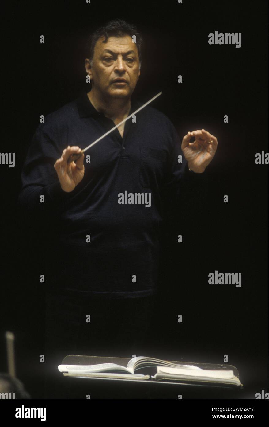 Indian orchestra direttori hi-res stock photography and images - Alamy