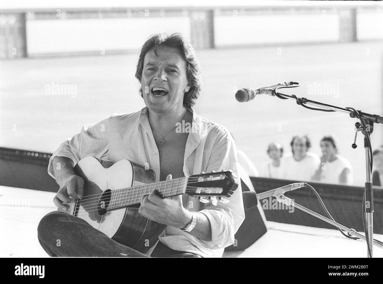 MME4812857 Rome, about 1985. British jazz-fusion guitarist John ...