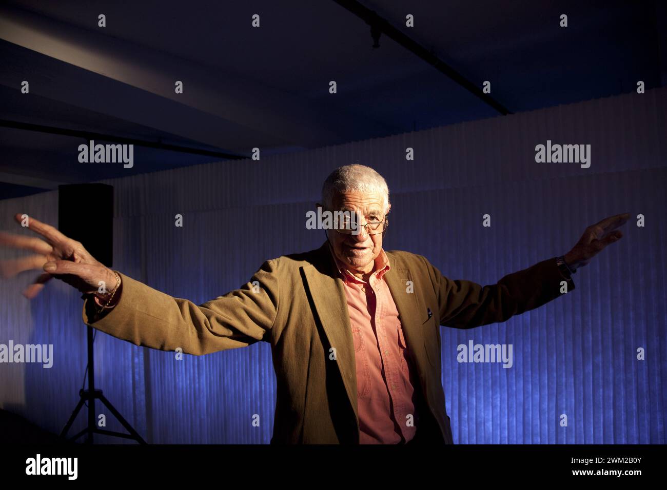 English book reviewers hi-res stock photography and images - Alamy