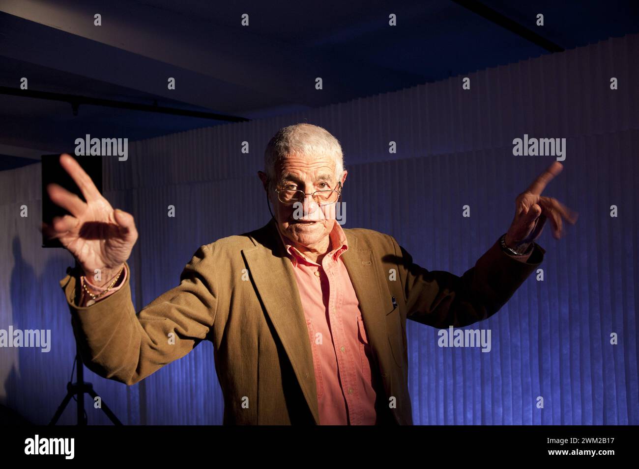 English book reviewers hi-res stock photography and images - Alamy